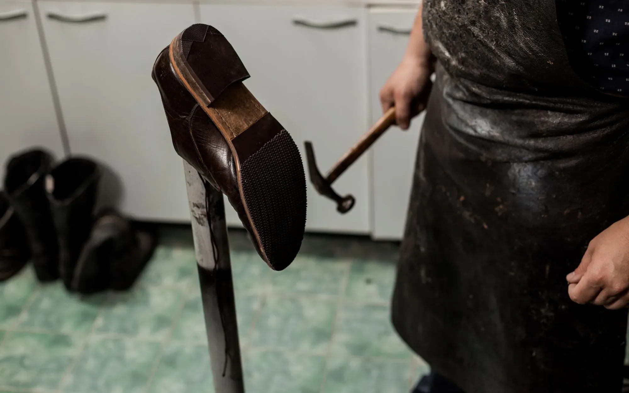 Langkah-Langkah Ganti Outsole Sepatu yang Benar! Pemula Wajib Tahu ...
