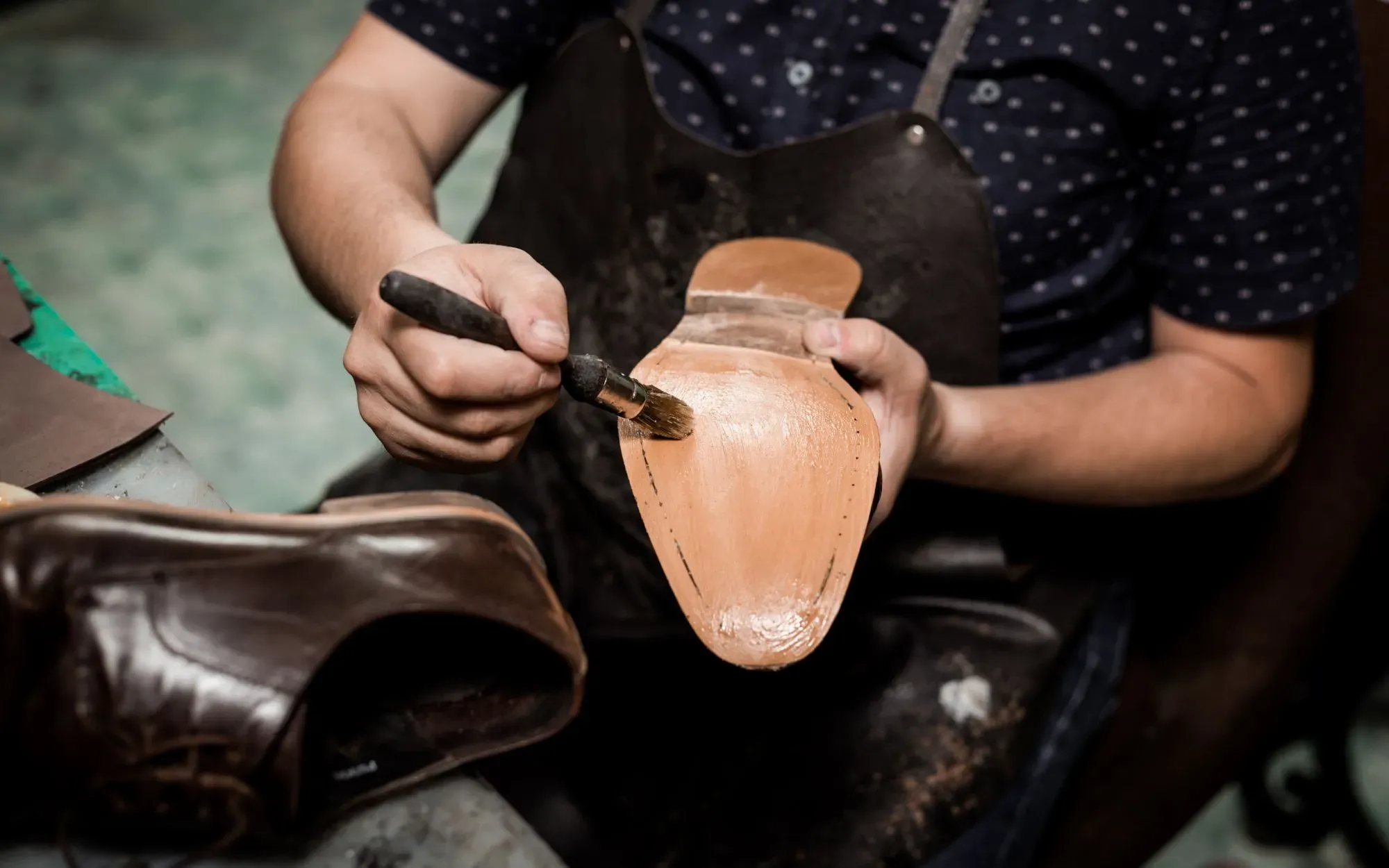 Tips Memilih Tukang Sepatu untuk Ganti Outsole agar Hasilnya Rapi ...